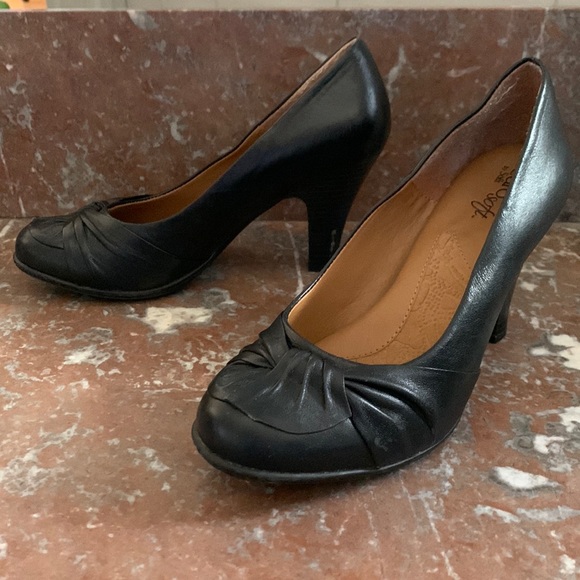 Sofft | Shoes | Eurosoft By Sofft Black Leather 3 Pumps With Toe Knot ...